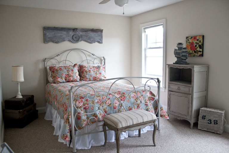 The Best Farmhouse French Ottomans - Cedar Hill Farmhouse