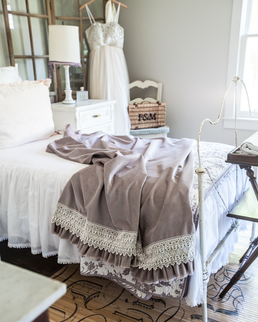 Tutorial for Making an Elegant Throw - Cedar Hill Farmhouse