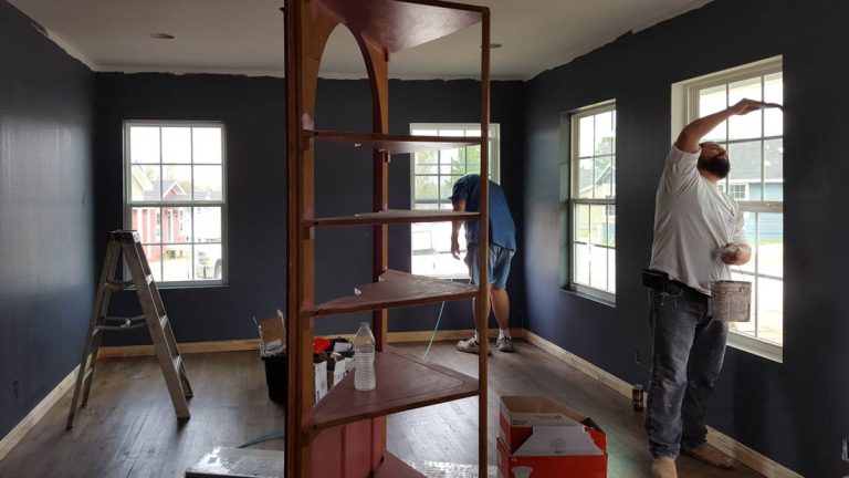 Texas Flip N Move with Kelly - Cedar Hill Farmhouse